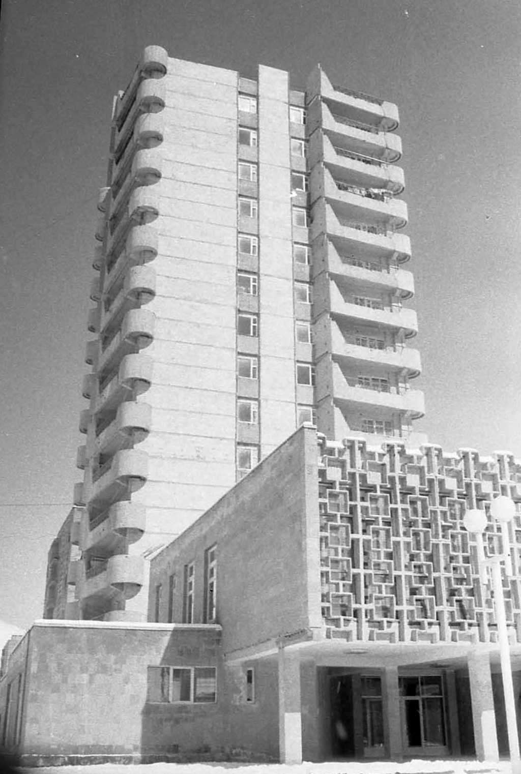 Single-unit 14 storey frame-panel system residential building - ArmArch